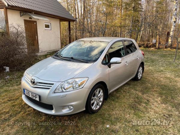 Grey Toyota Auris 2012 in Tallinn, with an engine capacity of 1.60 L and mileage of 139 thousand km for 5300 €, photo 9 on AUTOMOTO.COM.LV