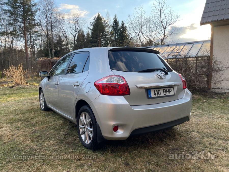 Pelēks Toyota Auris 2012 Tallina, ar dzinēja tilpumu 1.60 L un nobraukumu 139 tūkst. km par 5300 €, foto 15 vietnē AUTOMOTO.COM.LV