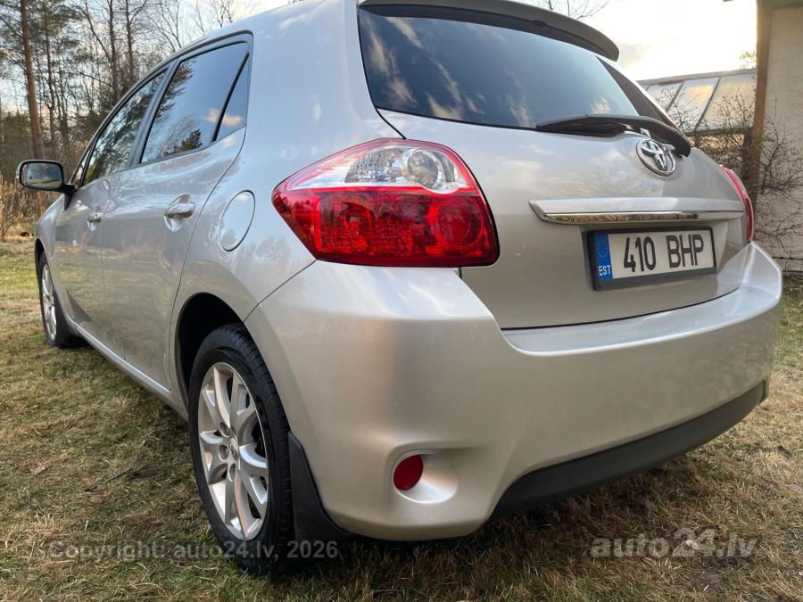 Pelēks Toyota Auris 2012 Tallina, ar dzinēja tilpumu 1.60 L un nobraukumu 139 tūkst. km par 5300 €, foto 19 vietnē AUTOMOTO.COM.LV