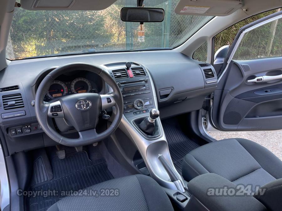 Pelēks Toyota Auris 2012 Tallina, ar dzinēja tilpumu 1.60 L un nobraukumu 139 tūkst. km par 5300 €, foto 22 vietnē AUTOMOTO.COM.LV