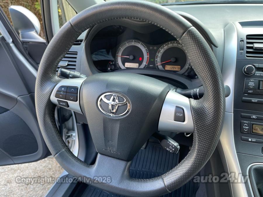 Pelēks Toyota Auris 2012 Tallina, ar dzinēja tilpumu 1.60 L un nobraukumu 139 tūkst. km par 5300 €, foto 26 vietnē AUTOMOTO.COM.LV