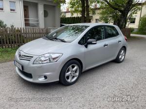 Pelēks Toyota Auris 2012 Tallina, ar dzinēja tilpumu 1.60 L un nobraukumu 197 tūkst. km par 4100 €, foto  vietnē AUTOMOTO.COM.LV