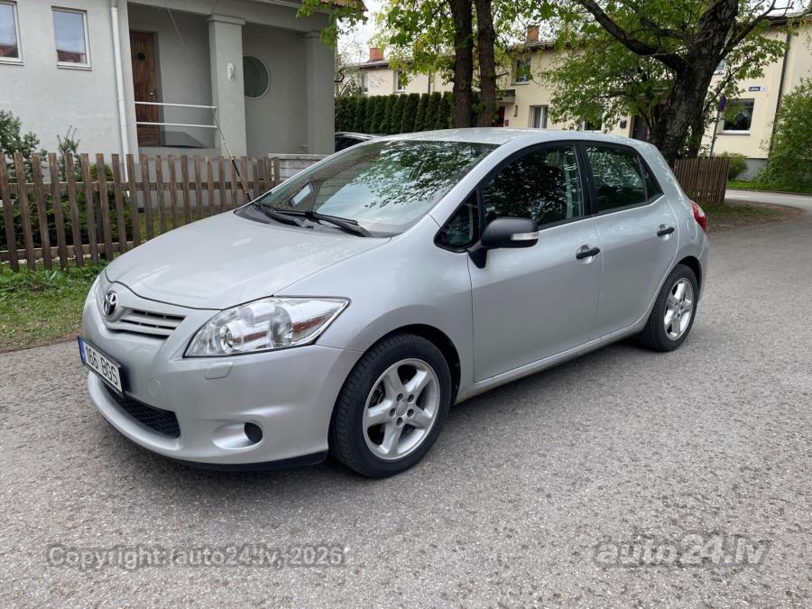 Pelēks Toyota Auris 2012 Tallina, ar dzinēja tilpumu 1.60 L un nobraukumu 197 tūkst. km par 4100 €, foto 1 vietnē AUTOMOTO.COM.LV
