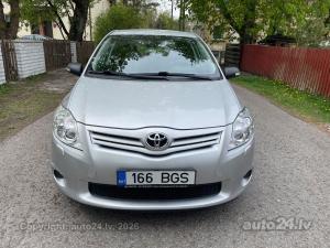 Pelēks Toyota Auris 2012 Tallina, ar dzinēja tilpumu 1.60 L un nobraukumu 197 tūkst. km par 4100 €, foto 3 vietnē AUTOMOTO.COM.LV