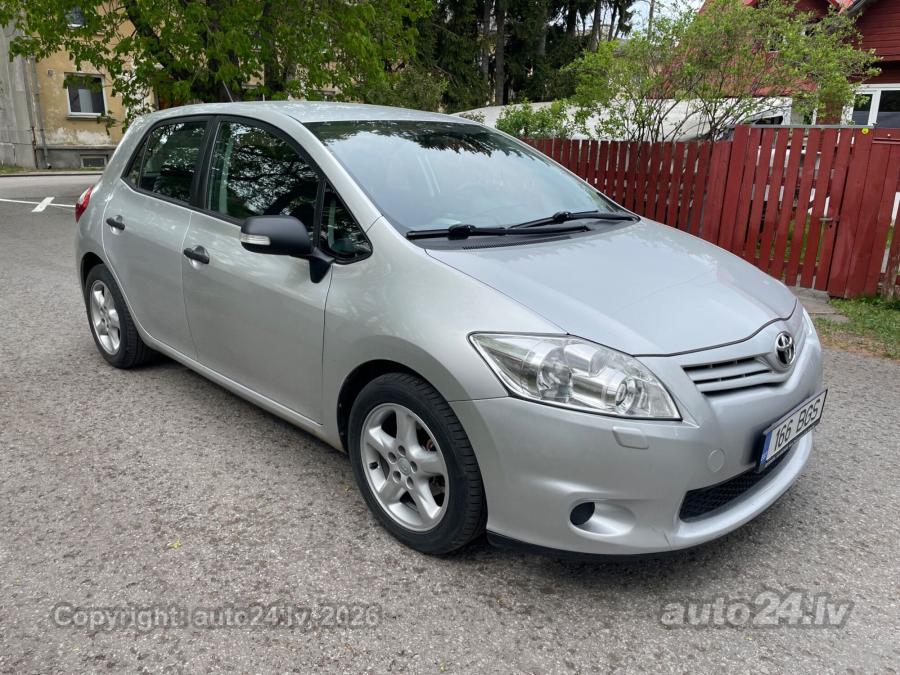 Pelēks Toyota Auris 2012 Tallina, ar dzinēja tilpumu 1.60 L un nobraukumu 197 tūkst. km par 4100 €, foto 4 vietnē AUTOMOTO.COM.LV