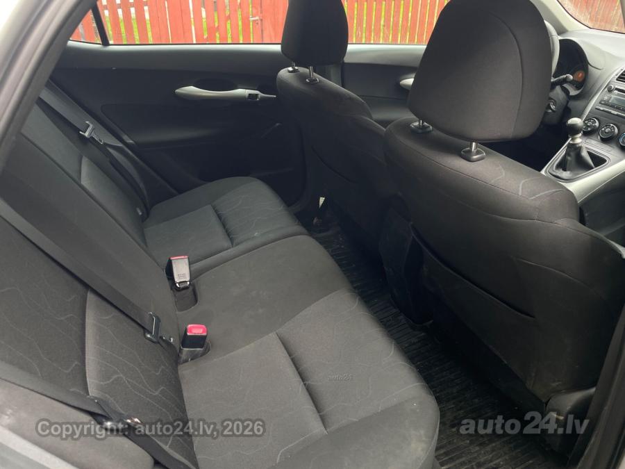 Pelēks Toyota Auris 2012 Tallina, ar dzinēja tilpumu 1.60 L un nobraukumu 197 tūkst. km par 4100 €, foto 13 vietnē AUTOMOTO.COM.LV