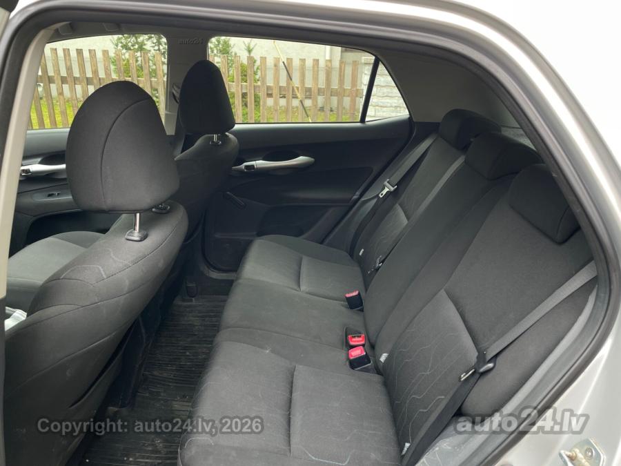 Pelēks Toyota Auris 2012 Tallina, ar dzinēja tilpumu 1.60 L un nobraukumu 197 tūkst. km par 4100 €, foto 14 vietnē AUTOMOTO.COM.LV