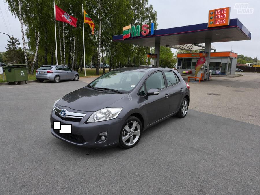 Grey Toyota Auris 2012 in Ukmerge, with an engine capacity of 1.80 L and mileage of 180 thousand km for 6450 €, photo 1 on AUTOMOTO.COM.LV
