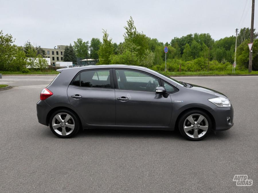 Grey Toyota Auris 2012 in Ukmerge, with an engine capacity of 1.80 L and mileage of 180 thousand km for 6450 €, photo 5 on AUTOMOTO.COM.LV