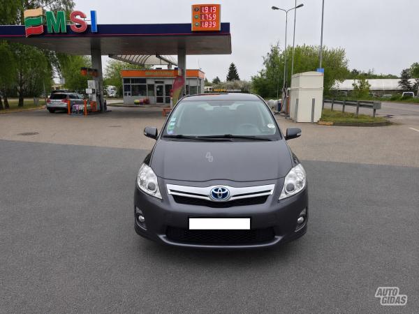 Grey Toyota Auris 2012 in Ukmerge, with an engine capacity of 1.80 L and mileage of 180 thousand km for 6450 €, photo 2 on AUTOMOTO.COM.LV