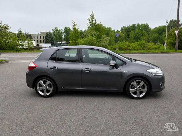 Grey Toyota Auris 2012 in Ukmerge, with an engine capacity of 1.80 L and mileage of 180 thousand km for 6450 €, photo 4 on AUTOMOTO.COM.LV