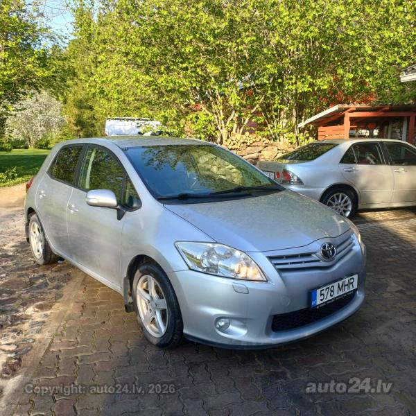 Pelēks Toyota Auris 2012 Tallina, ar dzinēja tilpumu 1.60 L un nobraukumu 204 tūkst. km par 4499 €, foto 3 vietnē AUTOMOTO.COM.LV