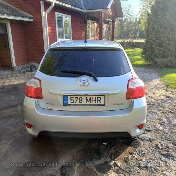 Pelēks Toyota Auris 2012 Tallina, ar dzinēja tilpumu 1.60 L un nobraukumu 204 tūkst. km par 4499 €, foto 5 vietnē AUTOMOTO.COM.LV