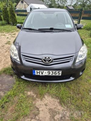 Pelēks Toyota Auris 2012 Rīga, ar dzinēja tilpumu 1.60 L un nobraukumu 0 tūkst. km par 3000 €, foto 3 vietnē AUTOMOTO.COM.LV