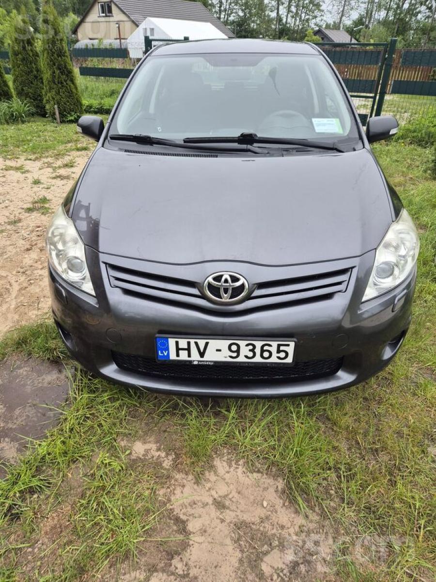 Pelēks Toyota Auris 2012 Rīga, ar dzinēja tilpumu 1.60 L un nobraukumu 0 tūkst. km par 3000 €, foto 3 vietnē AUTOMOTO.COM.LV