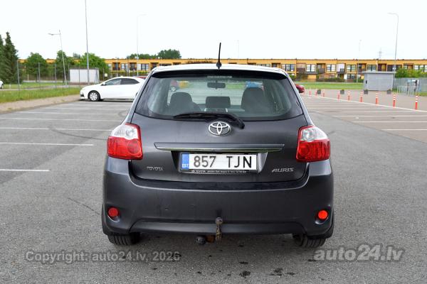 Grey Toyota Auris 2012 in Tartu, with an engine capacity of 1.60 L and mileage of 0 thousand km for 3990 €, photo 9 on AUTOMOTO.COM.LV