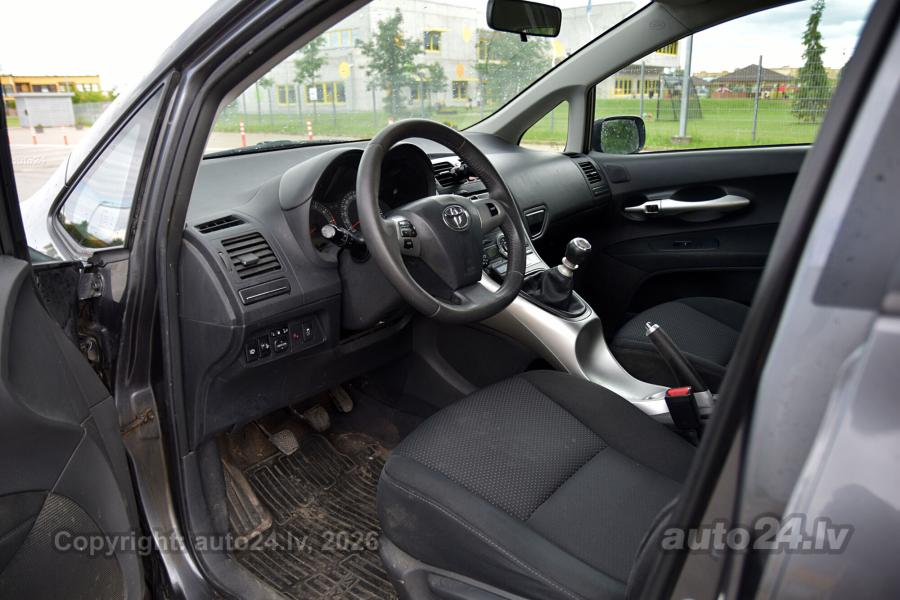 Pelēks Toyota Auris 2012 Tartu, ar dzinēja tilpumu 1.60 L un nobraukumu 0 tūkst. km par 3990 €, foto 14 vietnē AUTOMOTO.COM.LV