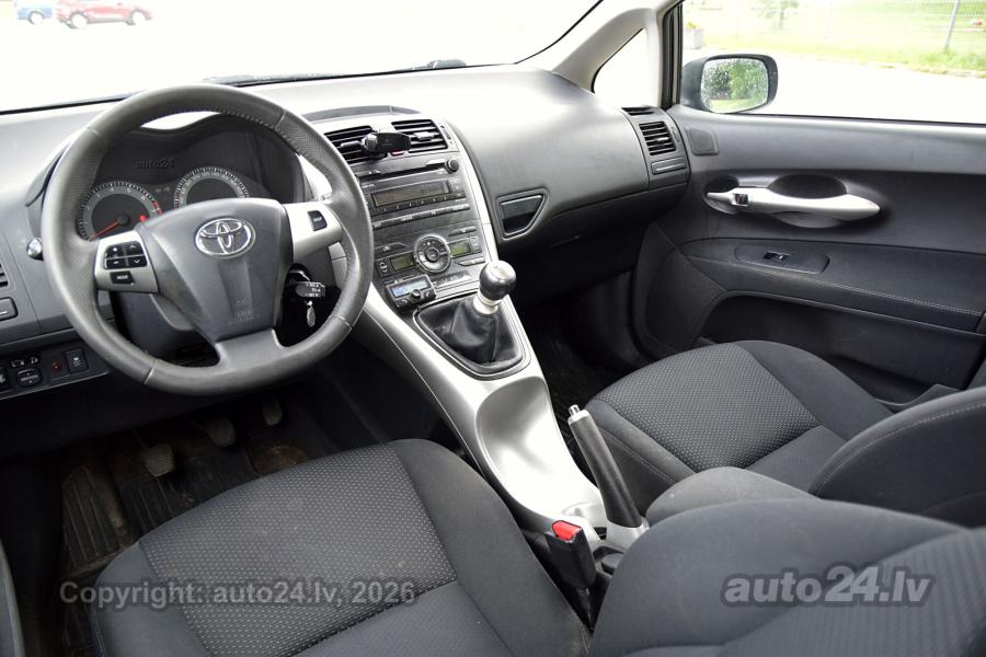 Pelēks Toyota Auris 2012 Tartu, ar dzinēja tilpumu 1.60 L un nobraukumu 0 tūkst. km par 3990 €, foto 16 vietnē AUTOMOTO.COM.LV