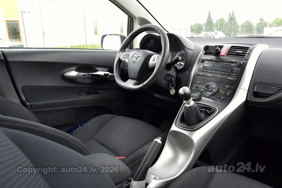 Pelēks Toyota Auris 2012 Tartu, ar dzinēja tilpumu 1.60 L un nobraukumu 0 tūkst. km par 3990 €, foto 17 vietnē AUTOMOTO.COM.LV