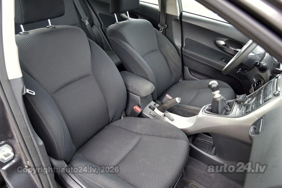 Pelēks Toyota Auris 2012 Tartu, ar dzinēja tilpumu 1.60 L un nobraukumu 0 tūkst. km par 3990 €, foto 19 vietnē AUTOMOTO.COM.LV