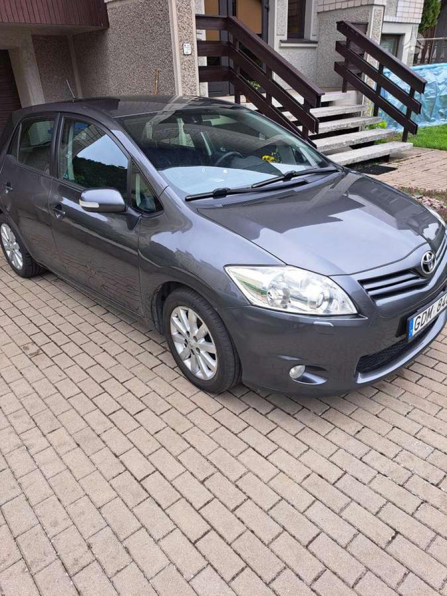 Grey Toyota Auris 2012 in Klaipeda, with an engine capacity of 1.60 L and mileage of 150 thousand km for 6500 €, photo 1 on AUTOMOTO.COM.LV