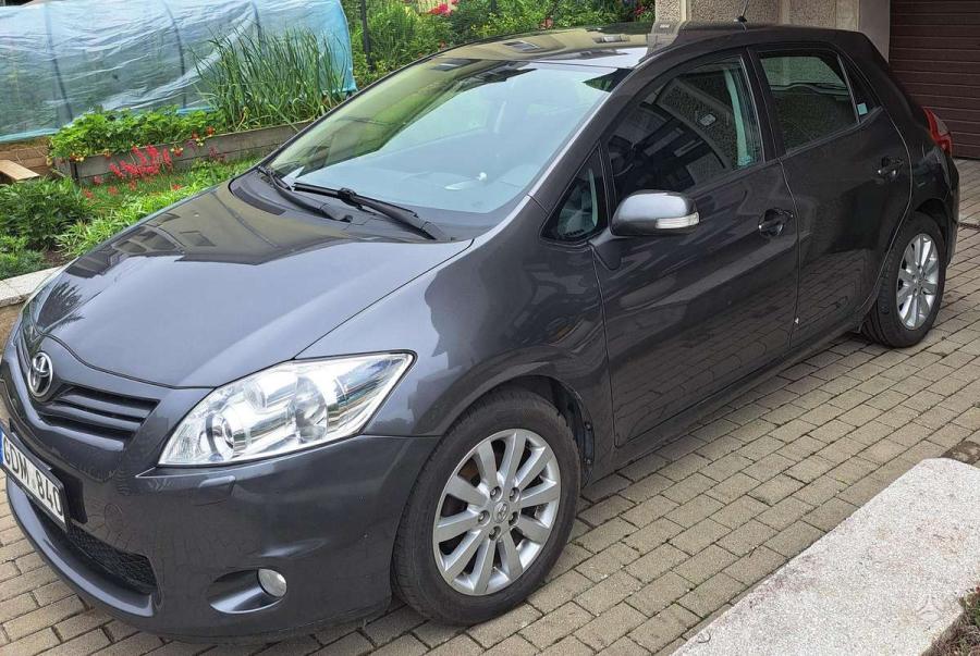Grey Toyota Auris 2012 in Klaipeda, with an engine capacity of 1.60 L and mileage of 150 thousand km for 6500 €, photo 4 on AUTOMOTO.COM.LV