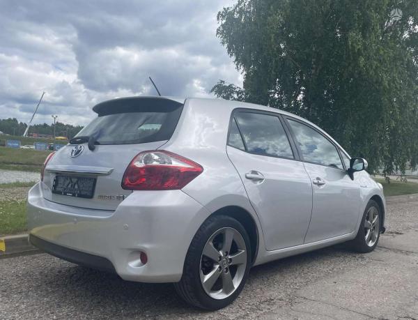 Pelēks Toyota Auris 2012 Viļņa, ar dzinēja tilpumu 1.80 L un nobraukumu 182 tūkst. km par 6490 €, foto 5 vietnē AUTOMOTO.COM.LV