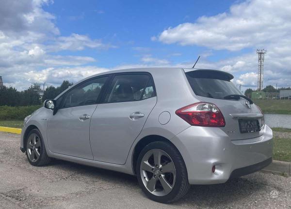 Grey Toyota Auris 2012 in Vilnius, with an engine capacity of 1.80 L and mileage of 182 thousand km for 6490 €, photo 4 on AUTOMOTO.COM.LV