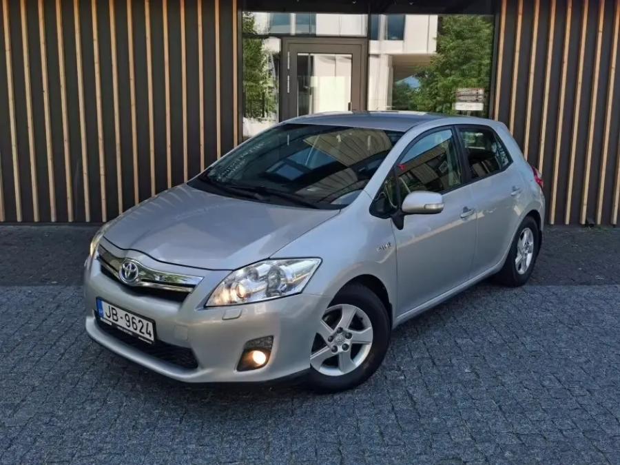 Pelēks Toyota Auris 2012 Rīga, ar dzinēja tilpumu 1.80 L un nobraukumu 220 tūkst. km par 7490 €, foto 1 vietnē AUTOMOTO.COM.LV