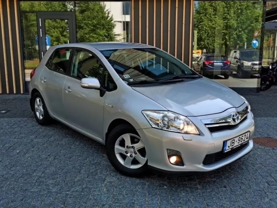 Pelēks Toyota Auris 2012 Rīga, ar dzinēja tilpumu 1.80 L un nobraukumu 220 tūkst. km par 7490 €, foto 4 vietnē AUTOMOTO.COM.LV