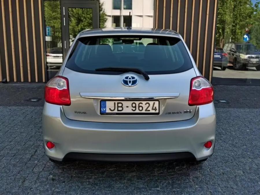 Pelēks Toyota Auris 2012 Rīga, ar dzinēja tilpumu 1.80 L un nobraukumu 220 tūkst. km par 7490 €, foto 6 vietnē AUTOMOTO.COM.LV