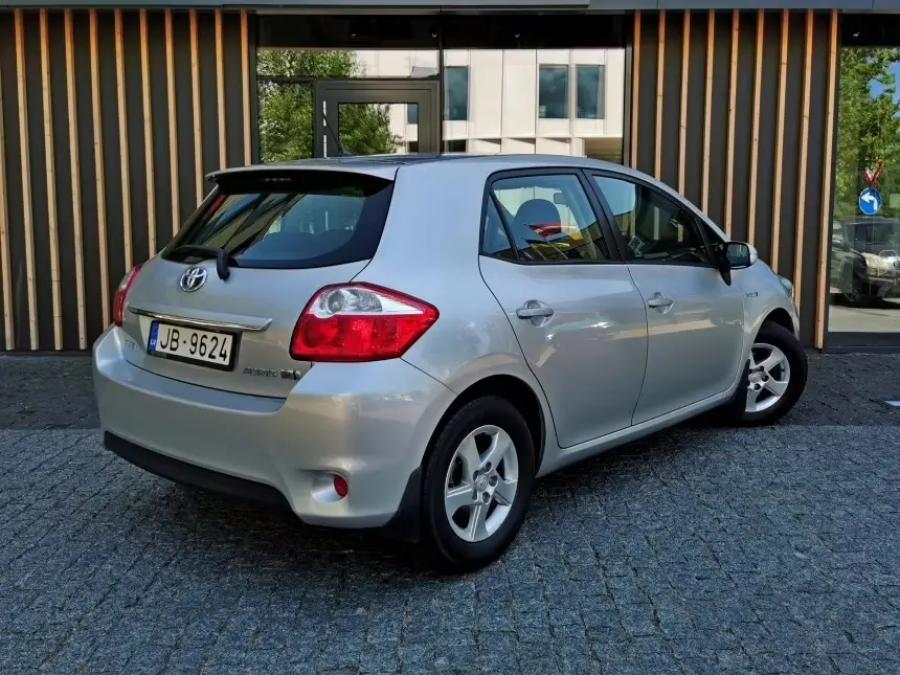 Pelēks Toyota Auris 2012 Rīga, ar dzinēja tilpumu 1.80 L un nobraukumu 220 tūkst. km par 7490 €, foto 7 vietnē AUTOMOTO.COM.LV