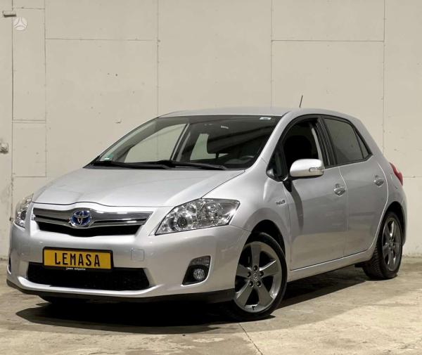 Grey Toyota Auris 2012 in Klaipeda, with an engine capacity of 1.80 L and mileage of 161 thousand km for 6999 €, photo 1 on AUTOMOTO.COM.LV
