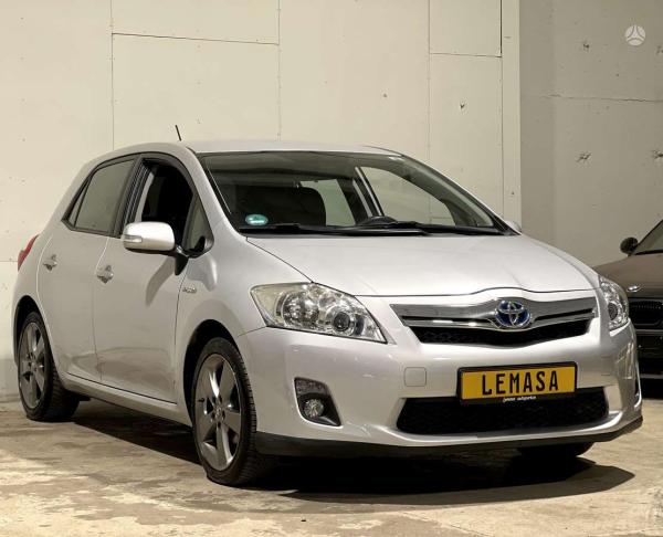 Grey Toyota Auris 2012 in Klaipeda, with an engine capacity of 1.80 L and mileage of 161 thousand km for 6999 €, photo 4 on AUTOMOTO.COM.LV