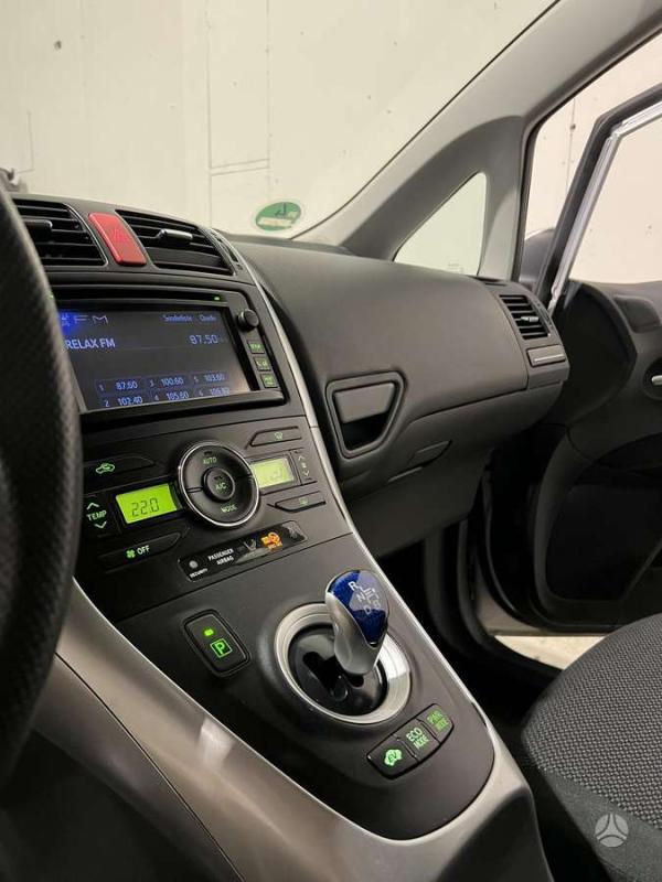 Grey Toyota Auris 2012 in Klaipeda, with an engine capacity of 1.80 L and mileage of 161 thousand km for 6999 €, photo 5 on AUTOMOTO.COM.LV