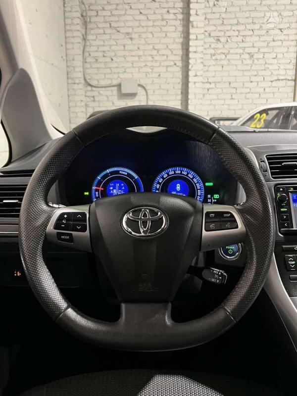 Grey Toyota Auris 2012 in Klaipeda, with an engine capacity of 1.80 L and mileage of 161 thousand km for 6999 €, photo 7 on AUTOMOTO.COM.LV