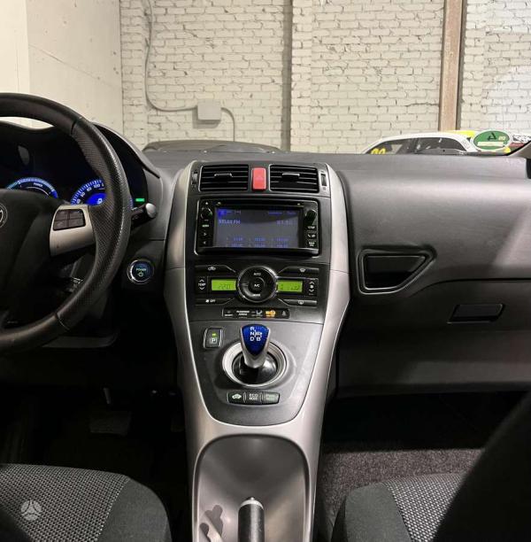 Grey Toyota Auris 2012 in Klaipeda, with an engine capacity of 1.80 L and mileage of 161 thousand km for 6999 €, photo 9 on AUTOMOTO.COM.LV