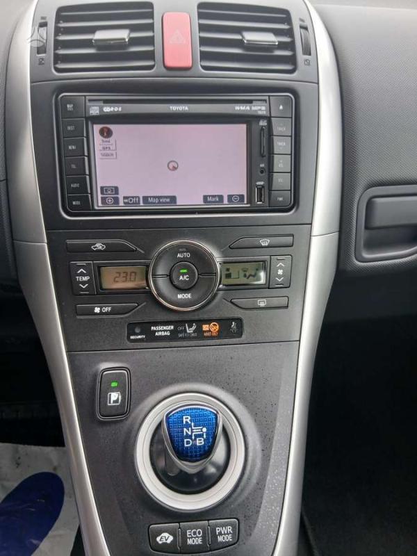 Grey Toyota Auris 2012 in Vilnius, with an engine capacity of 1.80 L and mileage of 112 thousand km for 6450 €, photo 8 on AUTOMOTO.COM.LV