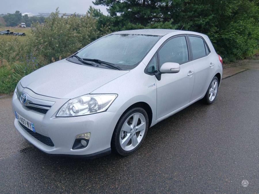 Grey Toyota Auris 2012 in Vilnius, with an engine capacity of 1.80 L and mileage of 112 thousand km for 6450 €, photo 1 on AUTOMOTO.COM.LV