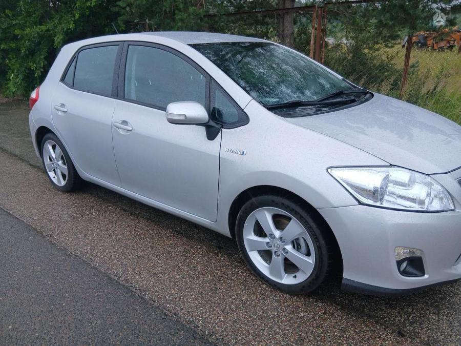 Grey Toyota Auris 2012 in Vilnius, with an engine capacity of 1.80 L and mileage of 112 thousand km for 6450 €, photo 3 on AUTOMOTO.COM.LV