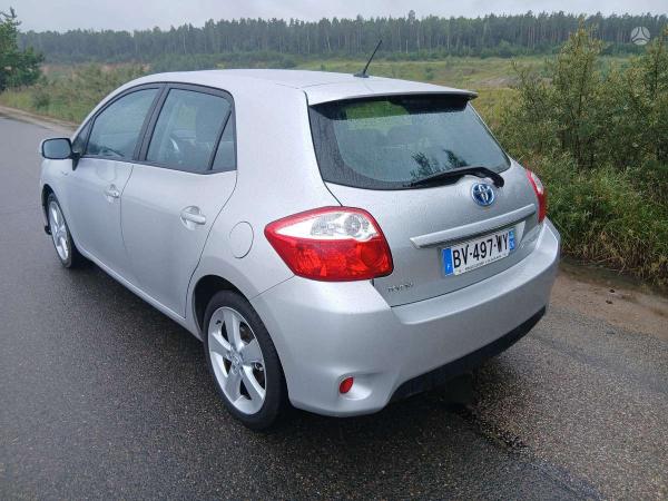Pelēks Toyota Auris 2012 Viļņa, ar dzinēja tilpumu 1.80 L un nobraukumu 112 tūkst. km par 6450 €, foto 3 vietnē AUTOMOTO.COM.LV
