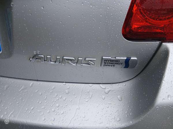 Pelēks Toyota Auris 2012 Viļņa, ar dzinēja tilpumu 1.80 L un nobraukumu 112 tūkst. km par 6450 €, foto 5 vietnē AUTOMOTO.COM.LV