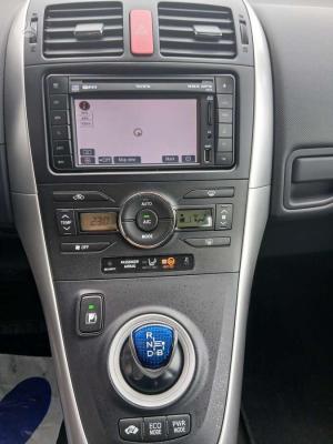 Grey Toyota Auris 2012 in Vilnius, with an engine capacity of 1.80 L and mileage of 112 thousand km for 6450 €, photo 9 on AUTOMOTO.COM.LV