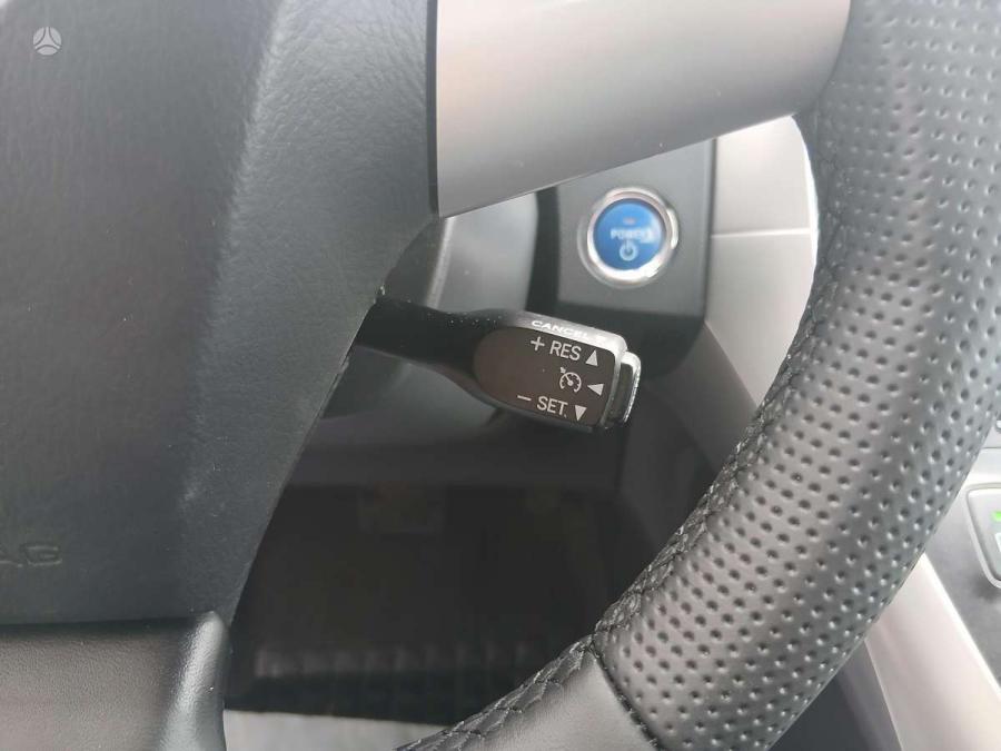 Grey Toyota Auris 2012 in Vilnius, with an engine capacity of 1.80 L and mileage of 112 thousand km for 6450 €, photo 10 on AUTOMOTO.COM.LV