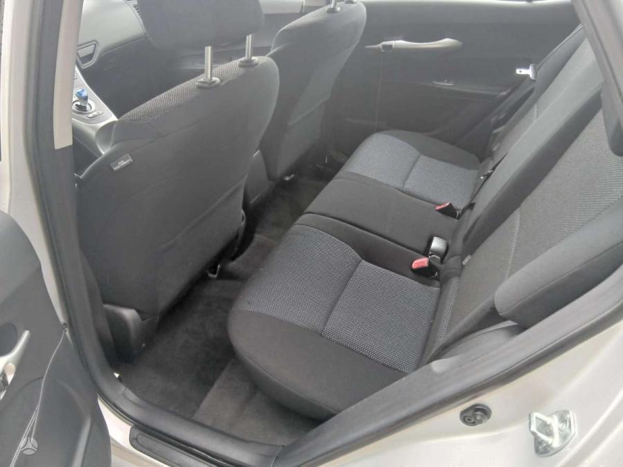 Grey Toyota Auris 2012 in Vilnius, with an engine capacity of 1.80 L and mileage of 112 thousand km for 6450 €, photo 12 on AUTOMOTO.COM.LV