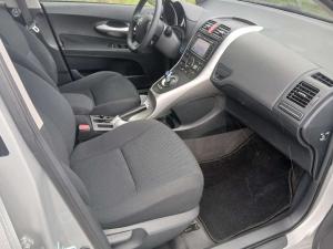 Grey Toyota Auris 2012 in Vilnius, with an engine capacity of 1.80 L and mileage of 112 thousand km for 6450 €, photo 13 on AUTOMOTO.COM.LV