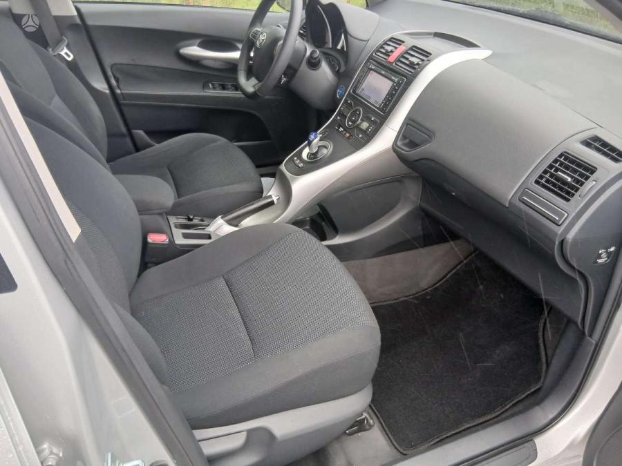 Grey Toyota Auris 2012 in Vilnius, with an engine capacity of 1.80 L and mileage of 112 thousand km for 6450 €, photo 13 on AUTOMOTO.COM.LV
