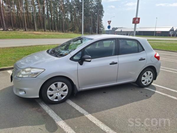 Grey Toyota Auris 2012 in Riga, with an engine capacity of 1.40 L and mileage of 136 thousand km for 5000 €, photo 5 on AUTOMOTO.COM.LV