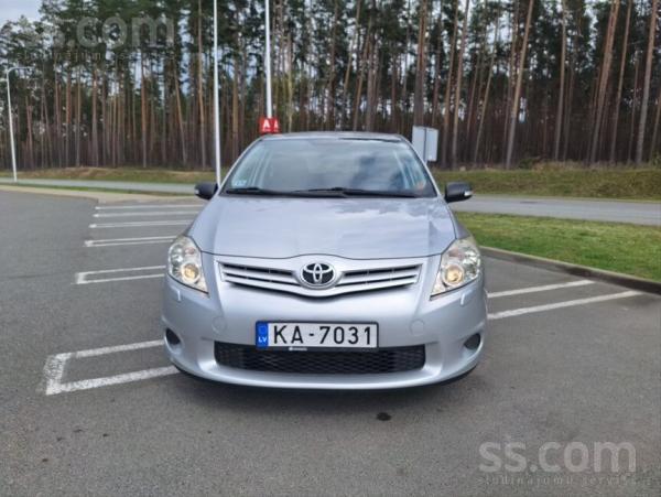 Grey Toyota Auris 2012 in Riga, with an engine capacity of 1.40 L and mileage of 136 thousand km for 5000 €, photo 6 on AUTOMOTO.COM.LV