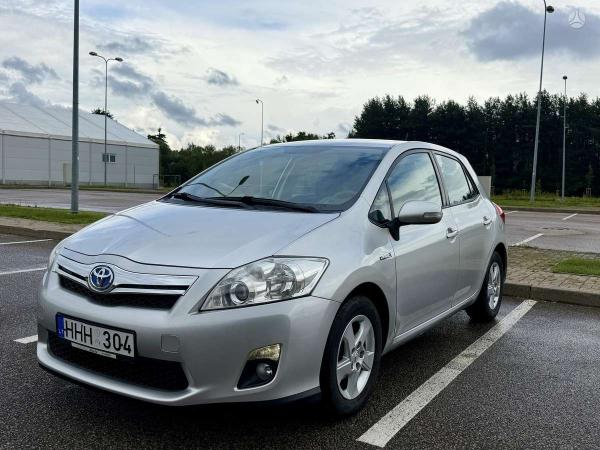 Pelēks Toyota Auris 2012 Viļņa, ar dzinēja tilpumu 1.80 L un nobraukumu 152 tūkst. km par 5950 €, foto 1 vietnē AUTOMOTO.COM.LV